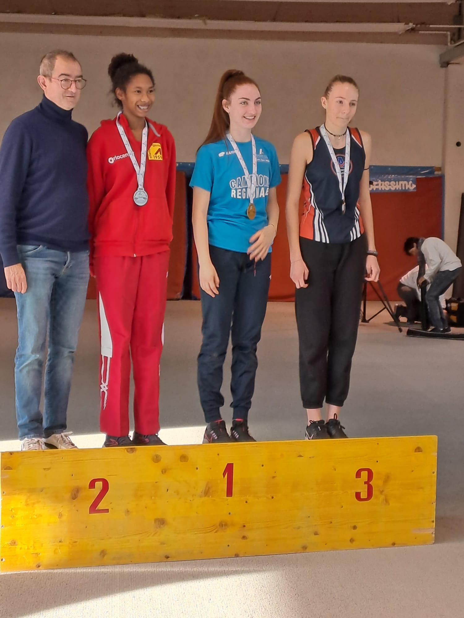 SOFIA PAGANONI CAMPIONESSA REGIONALE DI SALTO IN ALTO INDOOR. DANIELE ...